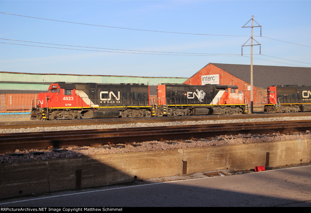 GTW 4923 & CN 9402